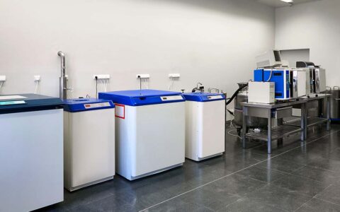 Liquid Nitrogen Embryo Freezing and Storage Technology